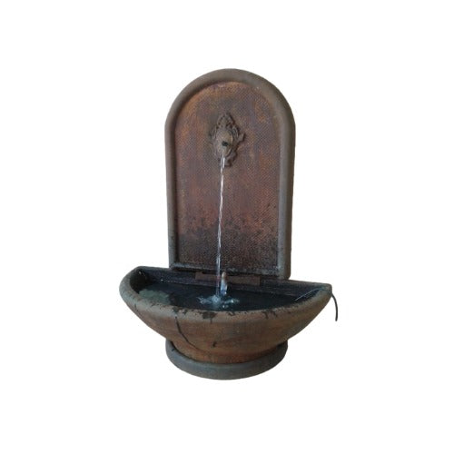 CLASSICAL LIGHT WEIGHT WALL MOUNTED WATER FEATURE – RUST– Waterhouse